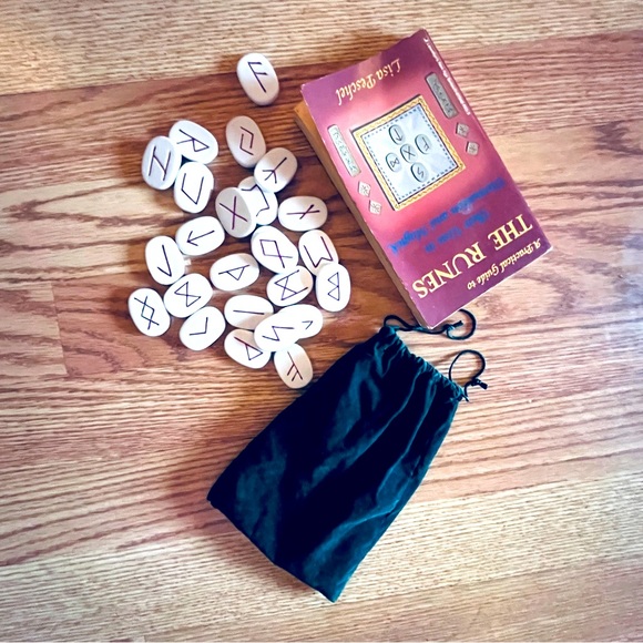 Guide to Ruins Book & Bag Of Ruins Set | Games | Vintage A Piratical ...